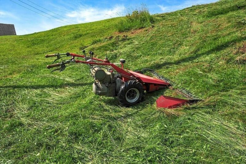 Top 16 Best Lawn Mowers for Hills in 2025 + Guide & FAQs
