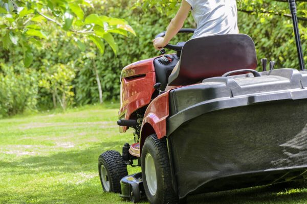 Essential Lawnmower Maintenance Tips (Spring Checklist)